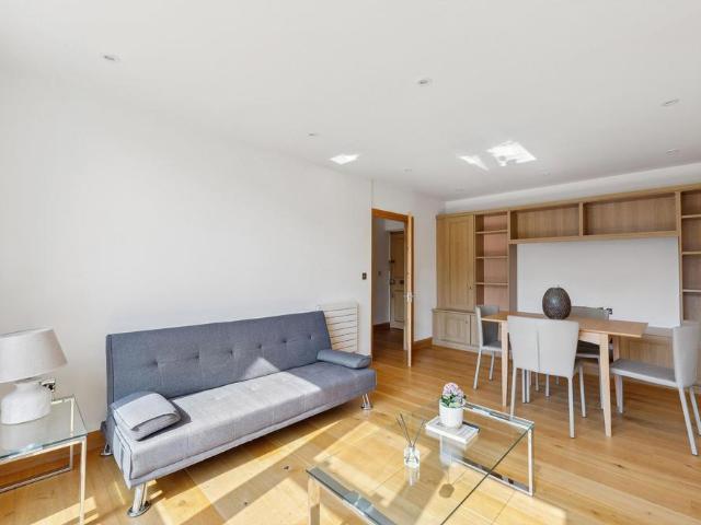 Apartment at Park Crescent, City of Westminster