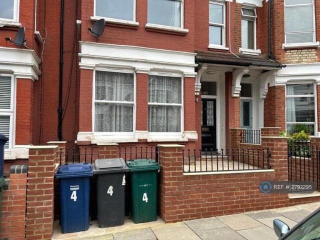 Apartment at Park Hall Road, Greater London