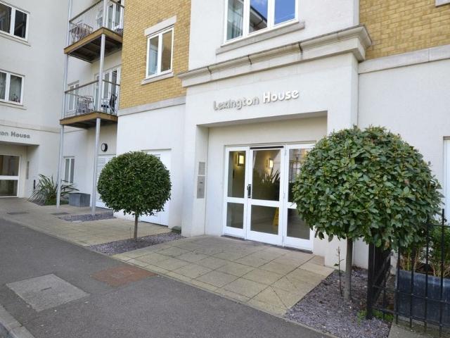 Apartment at Park Lodge Avenue, Greater London
