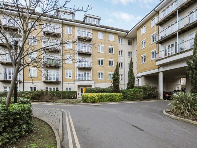 Apartment at Park Lodge Avenue, Greater London