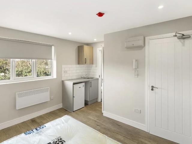 Apartment at Park Road, Borough of Spelthorne
