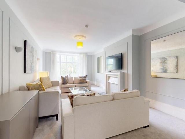 Room at Park Road, City of Westminster