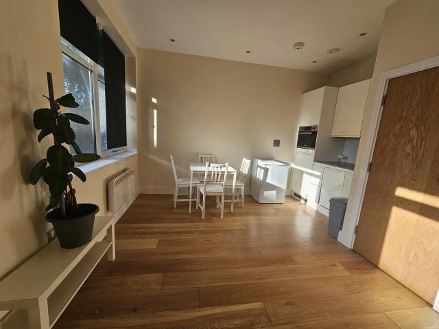 Apartment at Park Street West, Luton