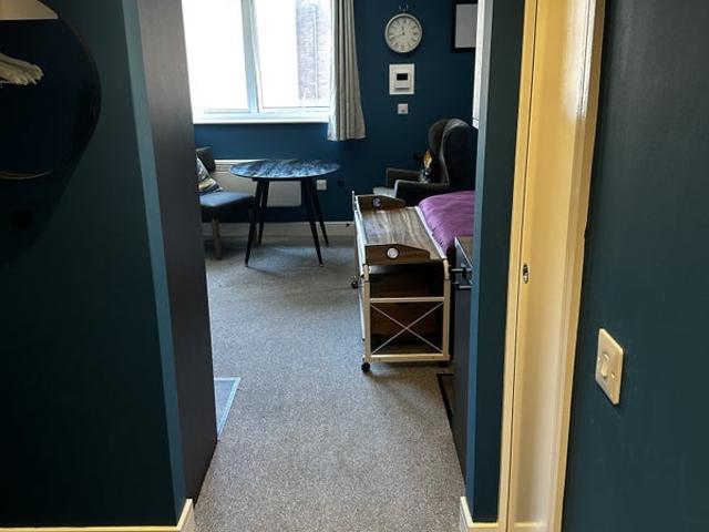 Apartment at Parkgate Road, Greater London