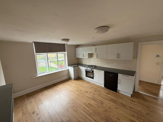 Apartment at Parkgate Road, Greater London