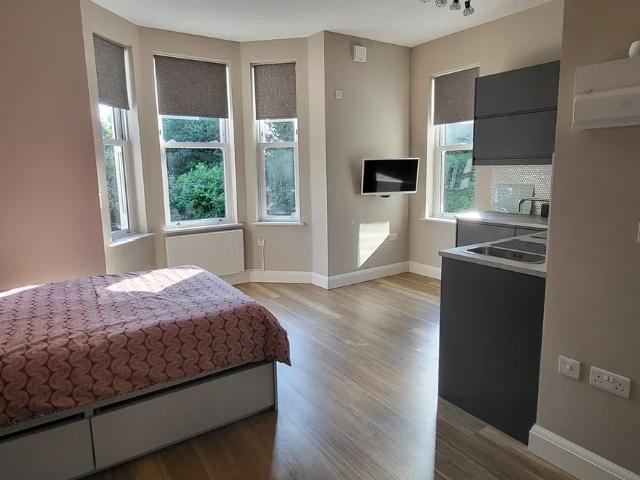 Apartment at Parkview Way, Epsom and Ewell