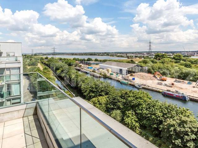 Apartment at Parkway, Greater London