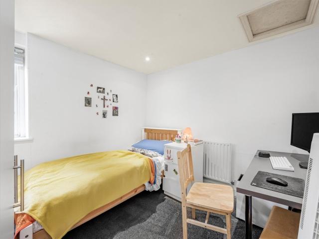 Apartment at Parkway, Greater London