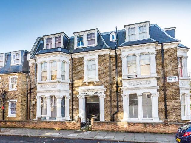 Apartment at Parkway, Greater London