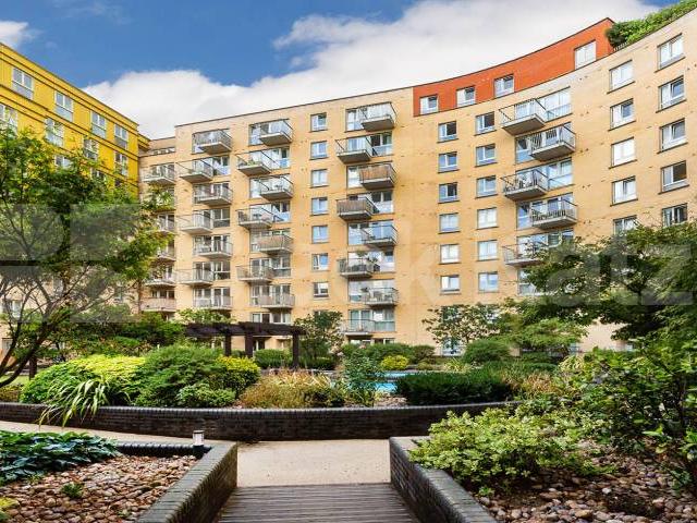 Apartment at Parkway, Greater London