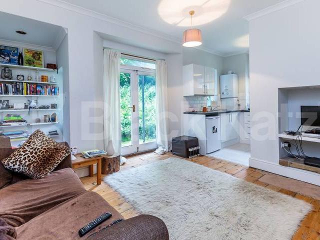 Apartment at Parkway, Greater London