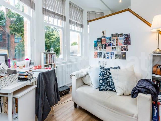 Apartment at Parkway, Greater London