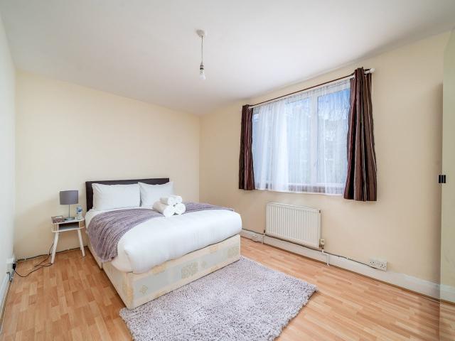 Apartment at Parkway, Greater London