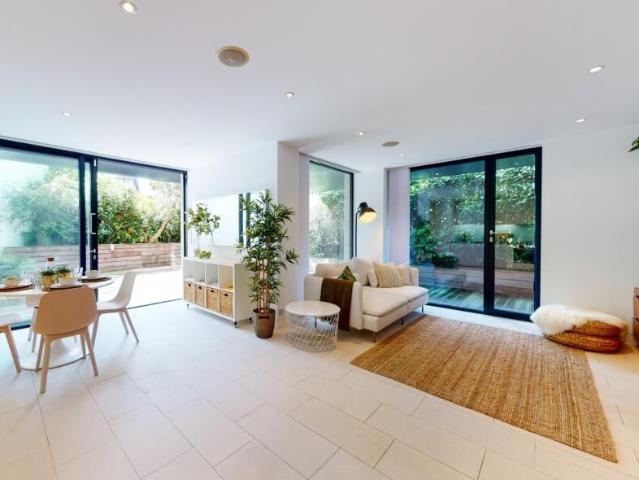 Apartment at Parkway, Greater London