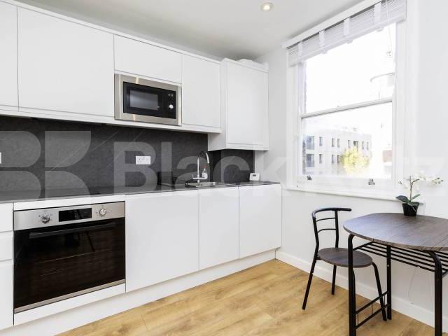 Apartment at Parkway, Greater London