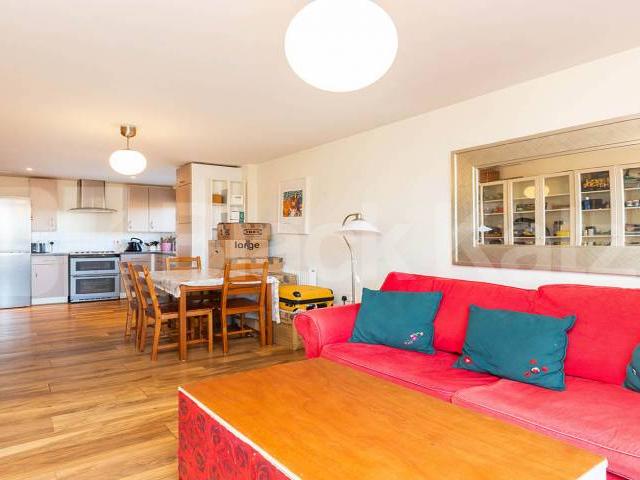 Apartment at Parkway, Greater London