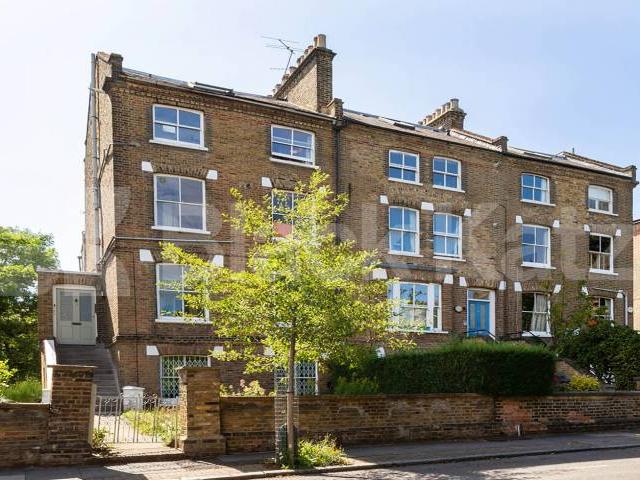 Apartment at Parkway, Greater London