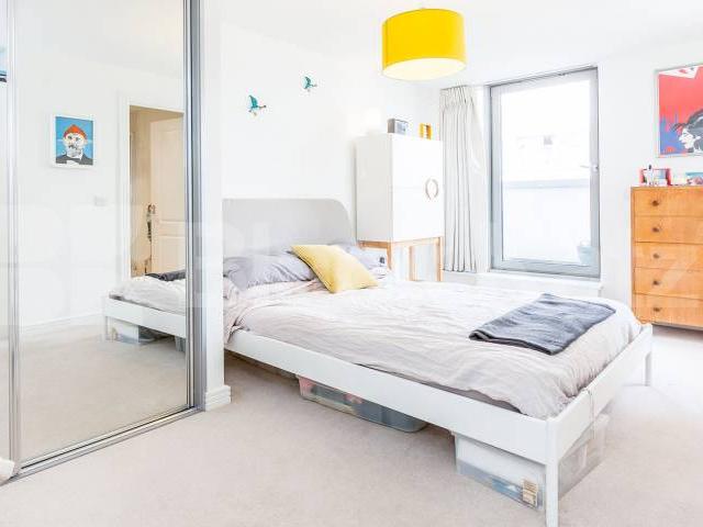 Apartment at Parkway, Greater London