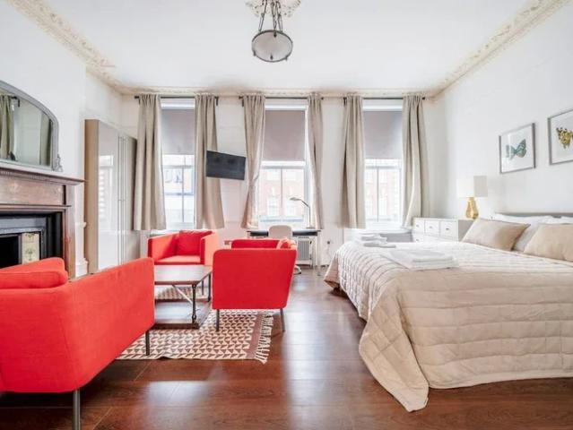 Apartment at Parkway, Greater London