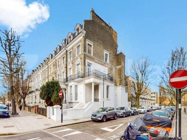 Apartment at Parkway, Greater London