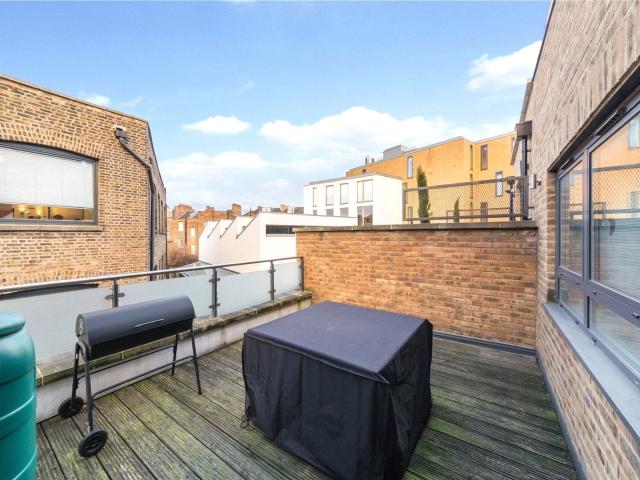 Apartment at Parkway, Greater London