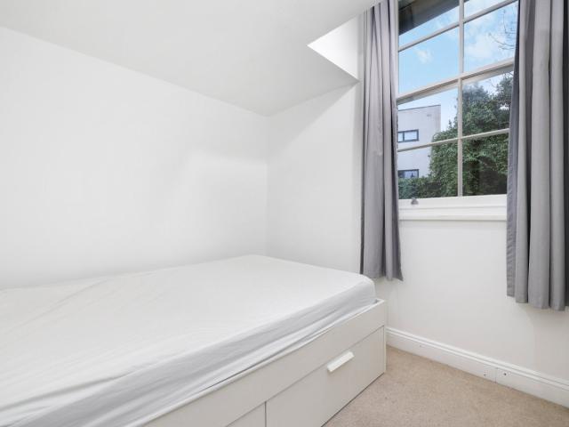 Apartment at Parkway, Greater London