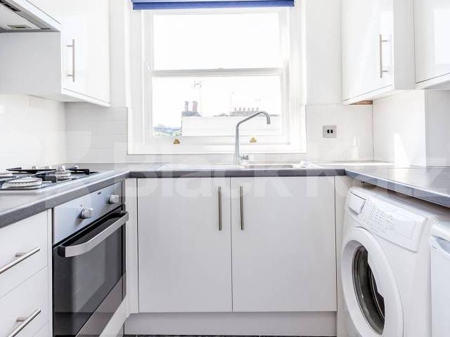 Apartment at Parkway, Greater London