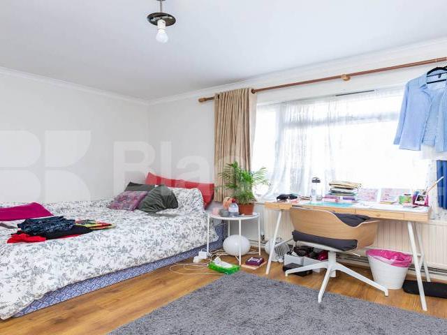 Apartment at Parkway, Greater London