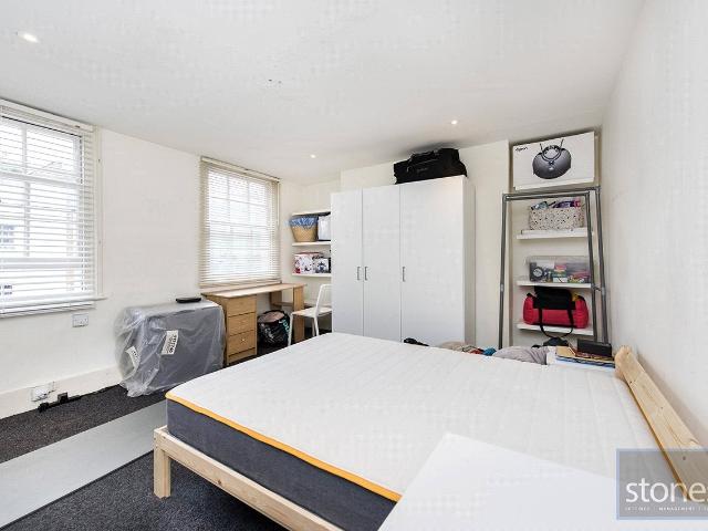 Apartment at Parkway, Greater London