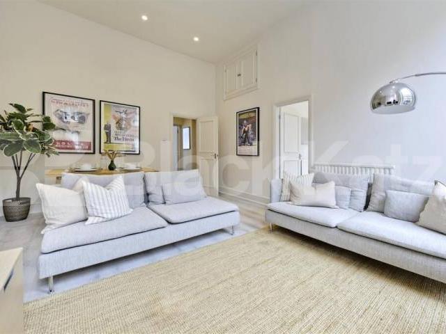 Apartment at Parkway, Greater London