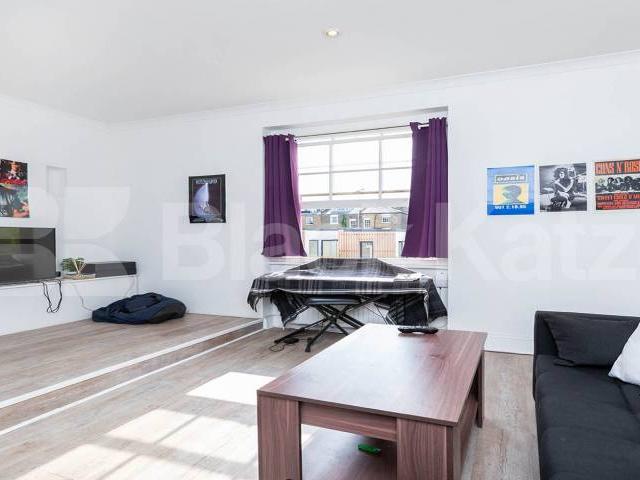 Apartment at Parkway, Greater London