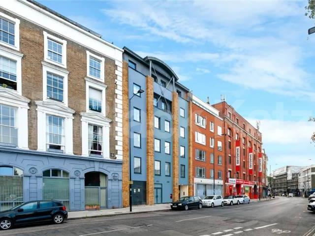 Apartment at Parkway, Greater London