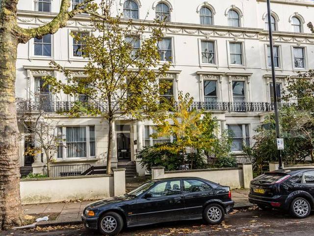 Apartment at Parkway, Greater London