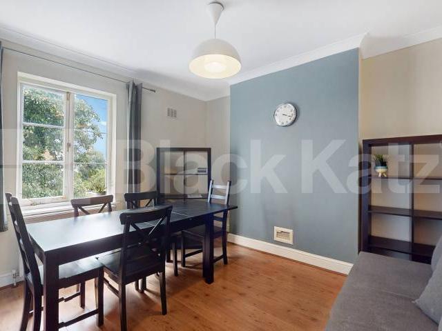 Apartment at Parkway, Greater London