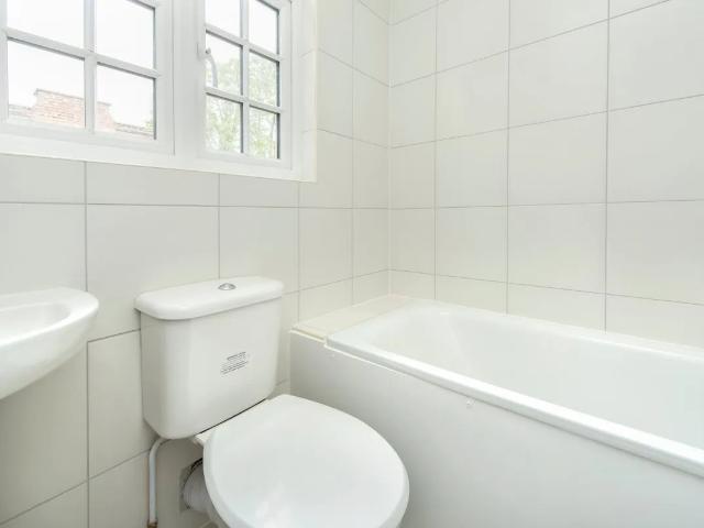 Apartment at Parkway, Greater London