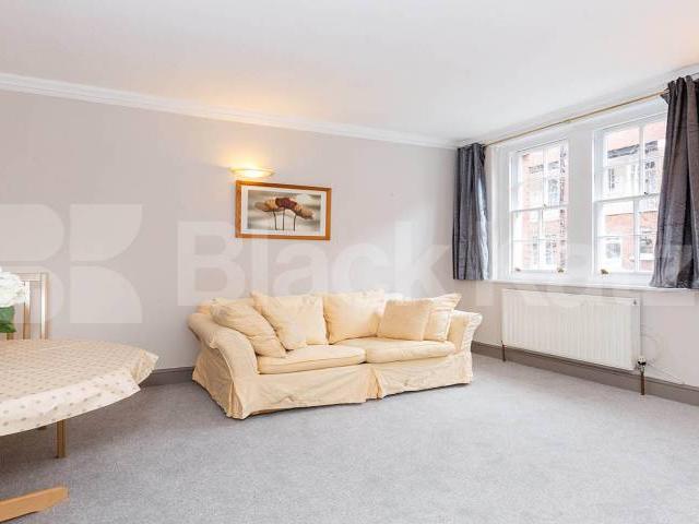 Apartment at Parkway, Greater London
