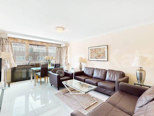 Apartment at Parkway, Greater London