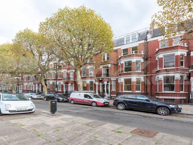 Apartment at Parkway, Greater London