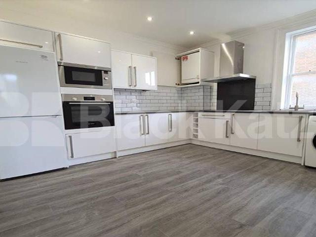 Apartment at Parkway, Greater London