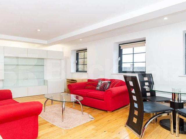 Apartment at Parkway, Greater London