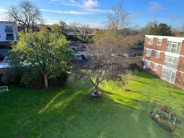 Apartment at Parkwood, Greater London