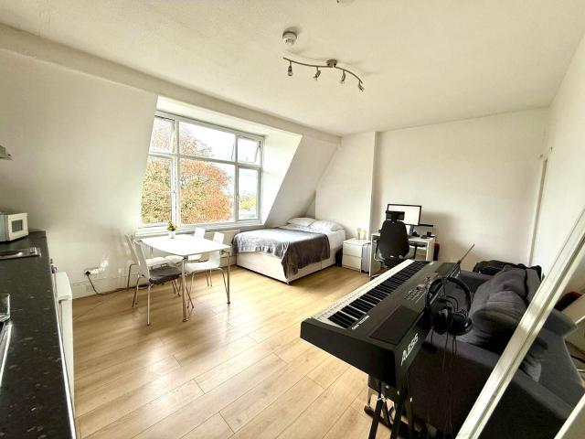 Apartment at Parsifal Road, Greater London