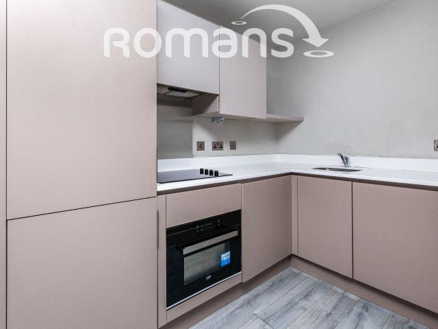 Apartment at Petersfield Avenue, Slough