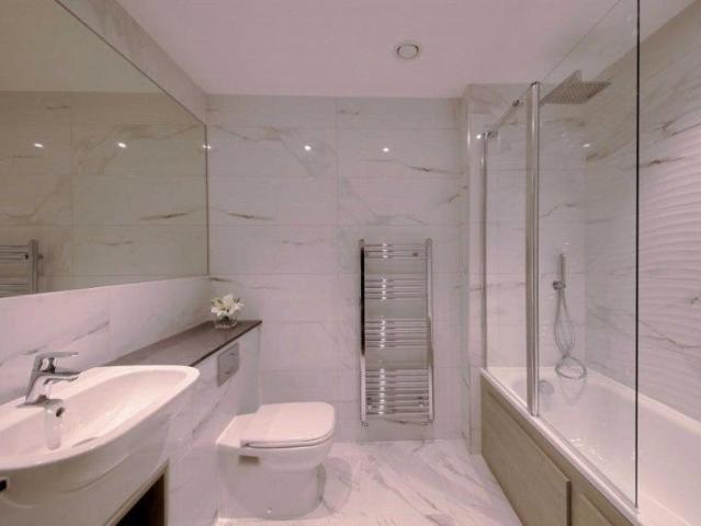 Apartment at Petersfield Avenue, Slough