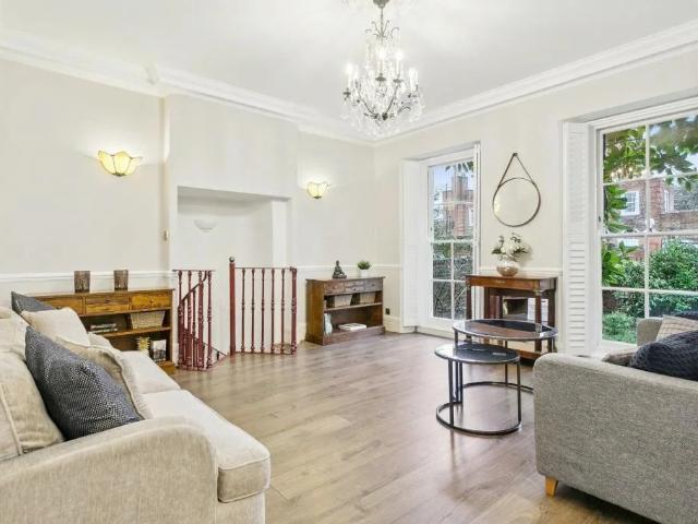 Apartment at Petersham Road, Greater London