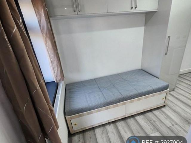 Apartment at Pettits Lane, Greater London