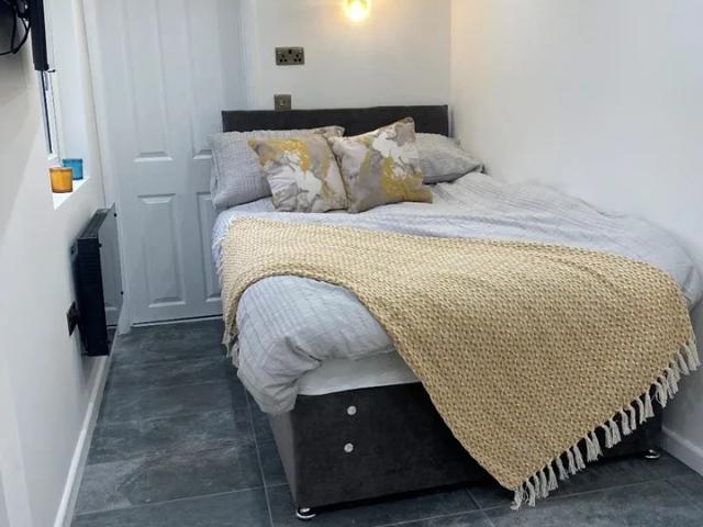 Apartment at Peachey Lane, Greater London