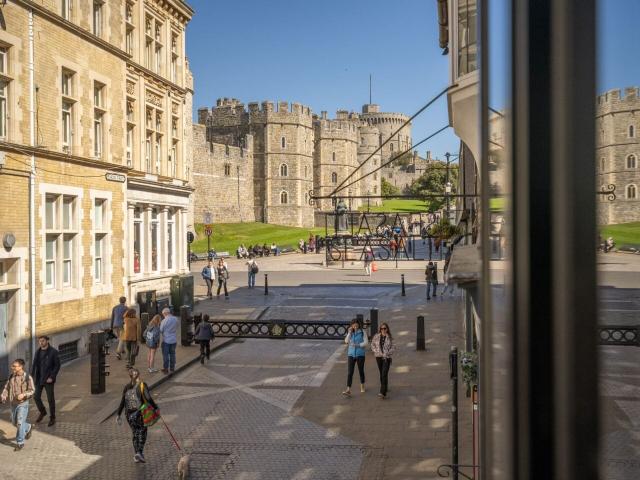 Apartment at Peascod Street, Windsor