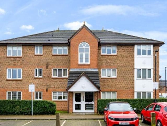 Apartment at Peartree Avenue, Greater London
