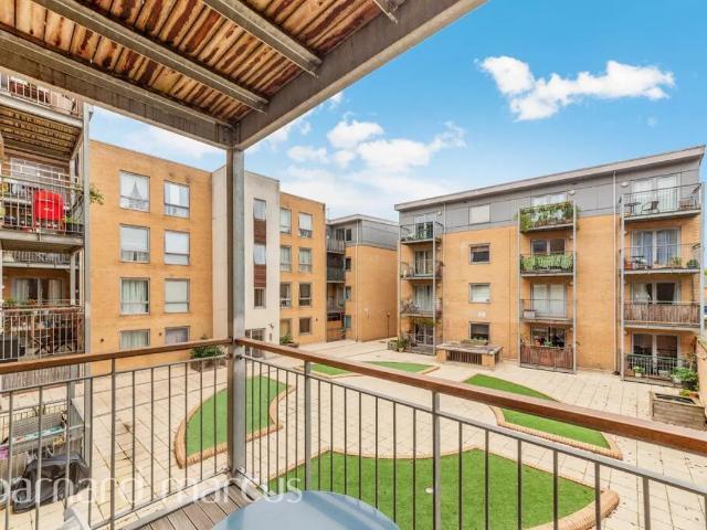 Apartment at Peckham Grove, Greater London